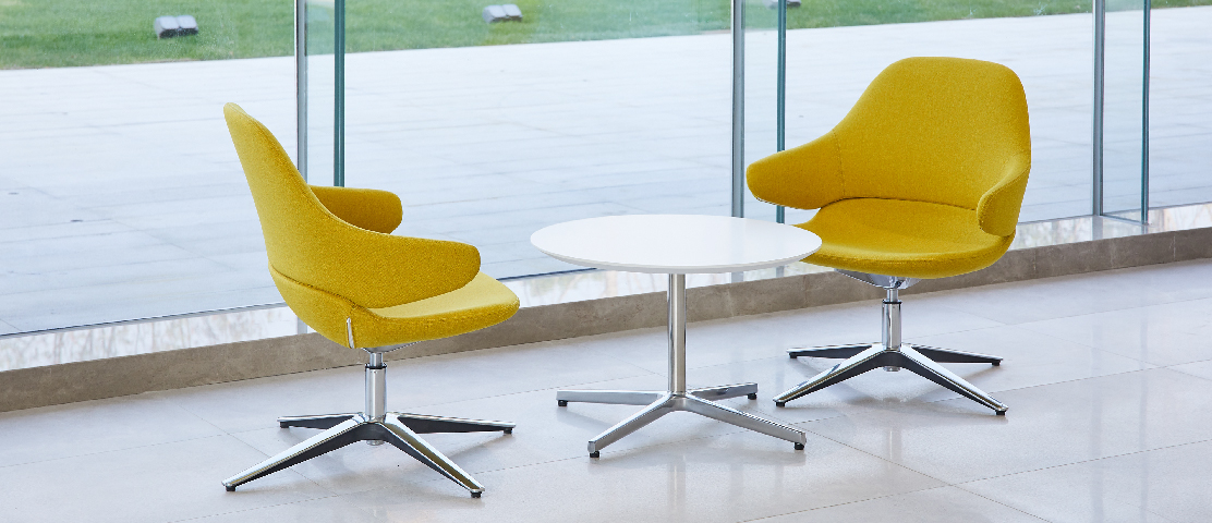 Hug Lounge Chair / Aluminum