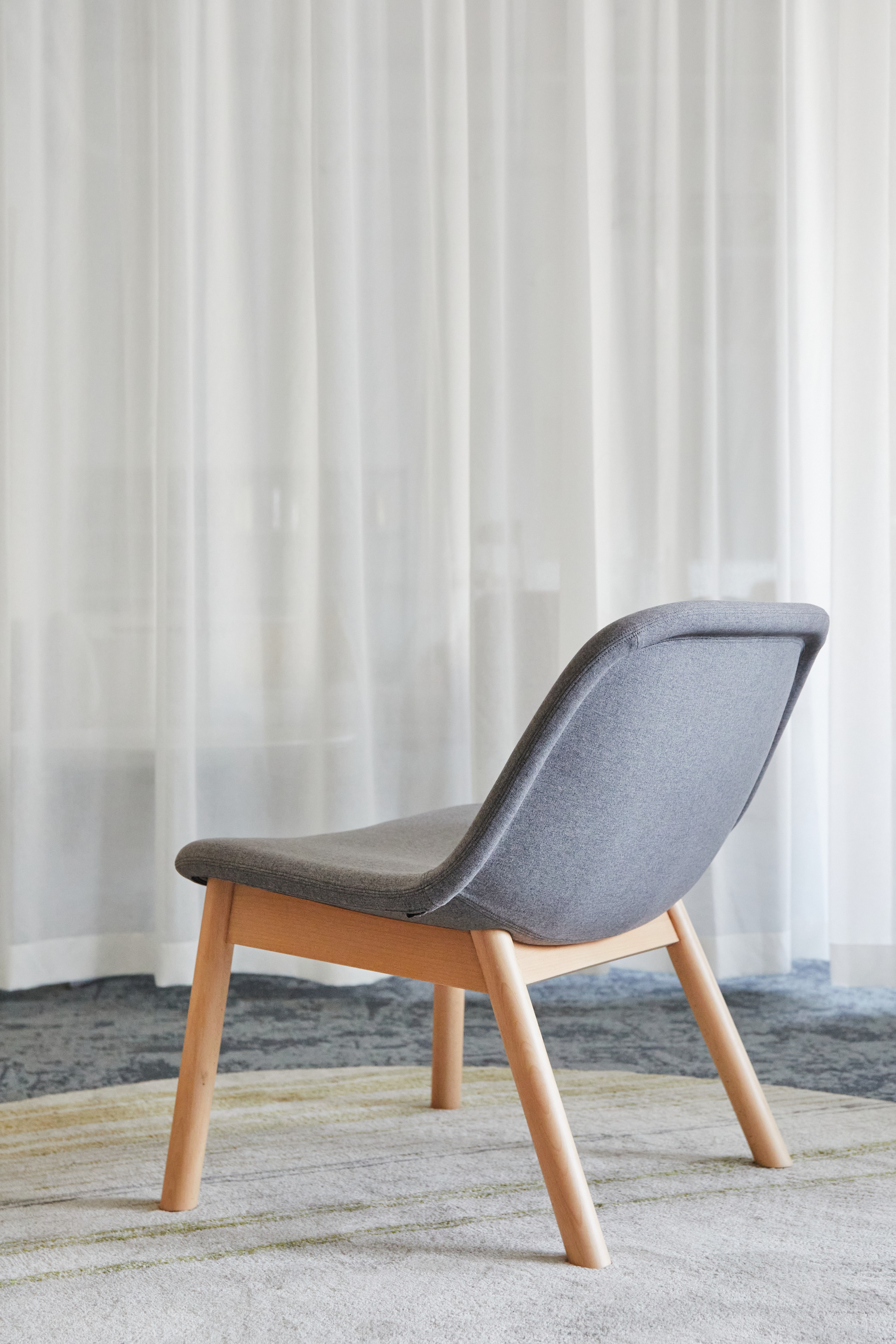 Ribbon Lounge Chair/Wooden Base